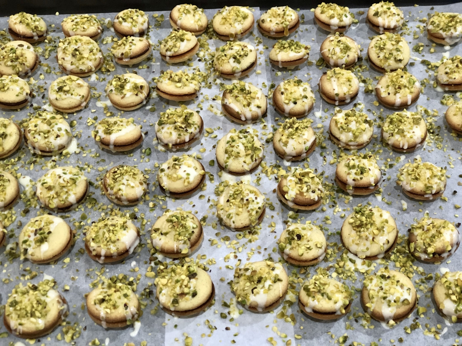 Hazelnut Taler Cookies | Delicious Bisquit filled with chocolate nougat