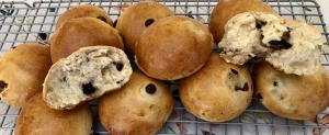 German Raisin Bun Recipe | Rosinenbrötchen | Sweet Bread Rolls
